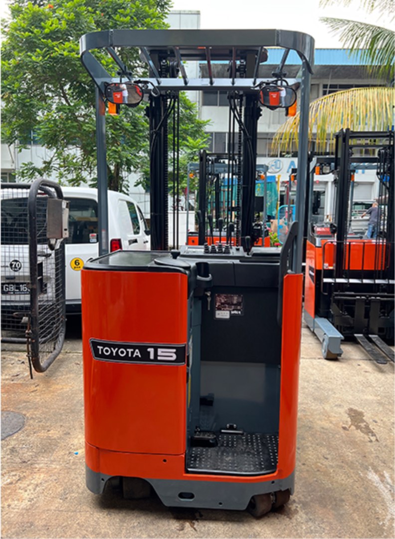 Later model 8seri Toyota reach, Cars, Other Vehicles on Carousell