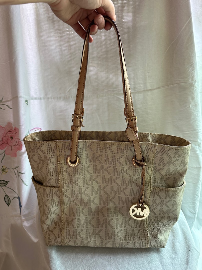 Michael kors monogram bag, Women's Fashion, Bags & Wallets, Shoulder ...