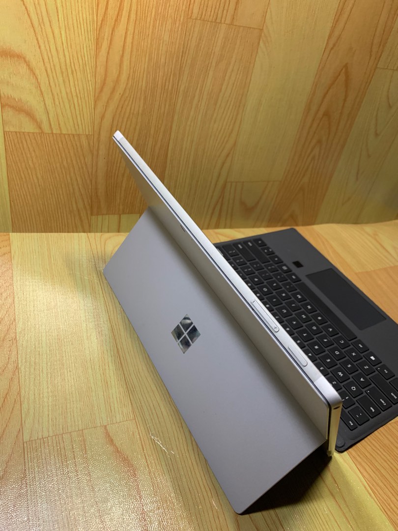 Microsoft Surface pro 4, i7,7th gen,8gb ram, 256 SSD, with fresh ...