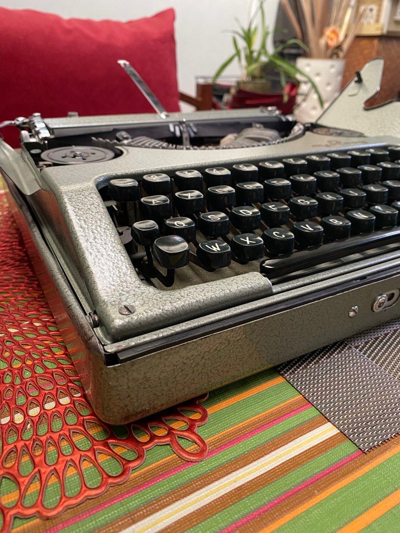 MJ Rooy Vintage Ultraportable Typewriter, Hobbies & Toys, Memorabilia ...