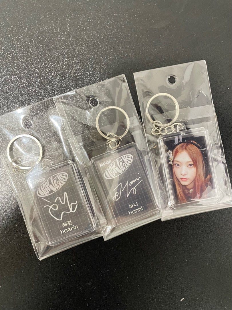 NewJeans Haerin/Hanni Keychain, Hobbies & Toys, Memorabilia ...