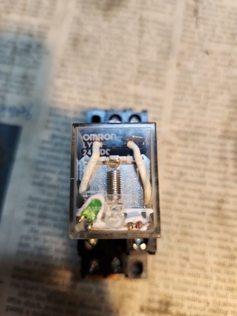 OMRON 24V RELAY 2 POLE, TV & Home Appliances, Electrical, Adaptors ...