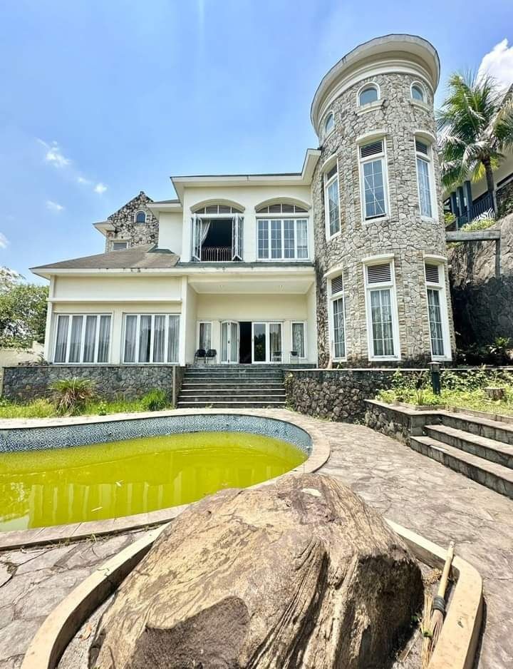 RUMAH di SENTUL CITY Cluster BUKIT GOLF HIJAU View lapangan golf ...