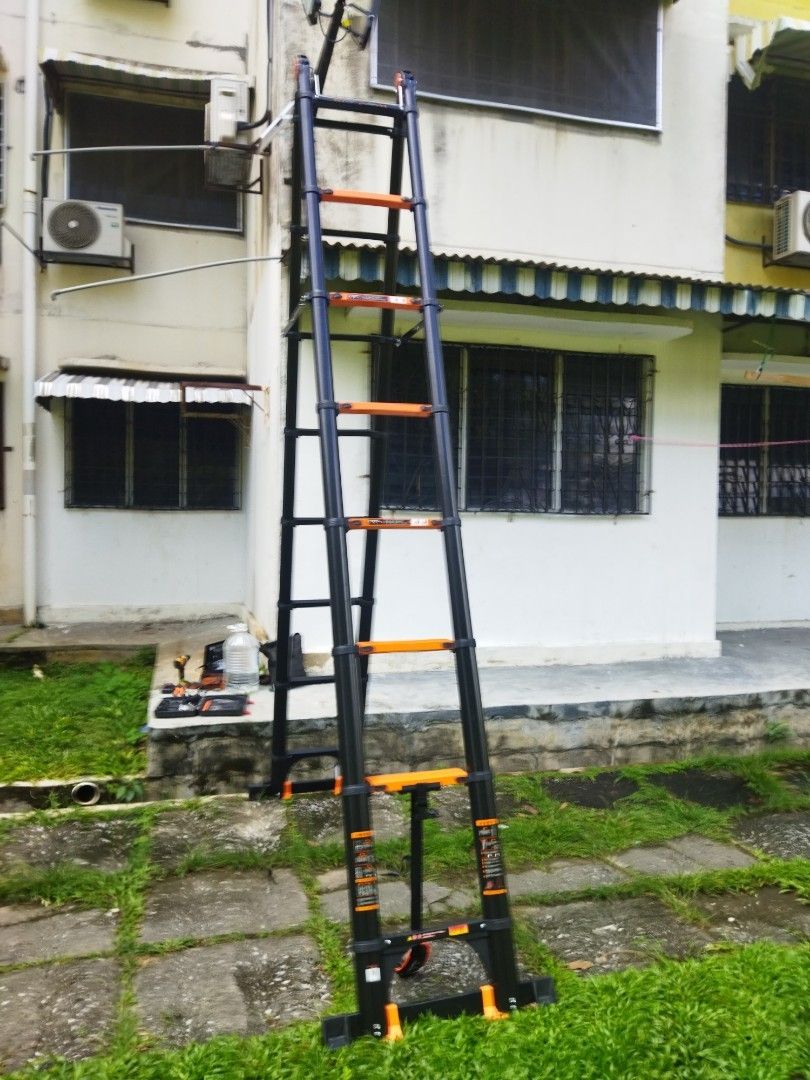 Telescopic ladder untuk sewa, Furniture & Home Living, Home Improvement ...