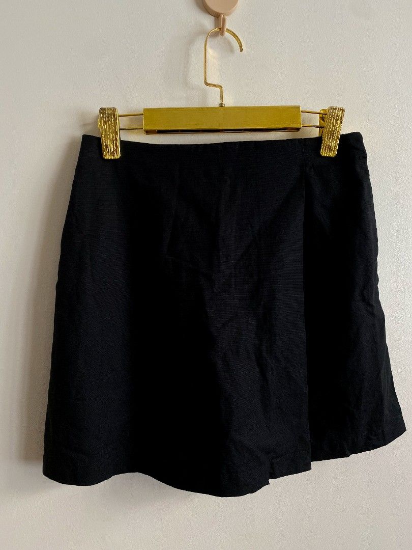Uniqlo Linen Blend Skort, Women's Fashion, Bottoms, Shorts on Carousell