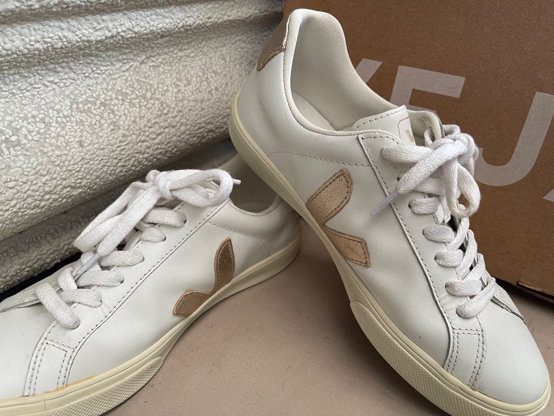 Veja with metallic rose gold logo, Women's Fashion, Footwear, Sneakers ...