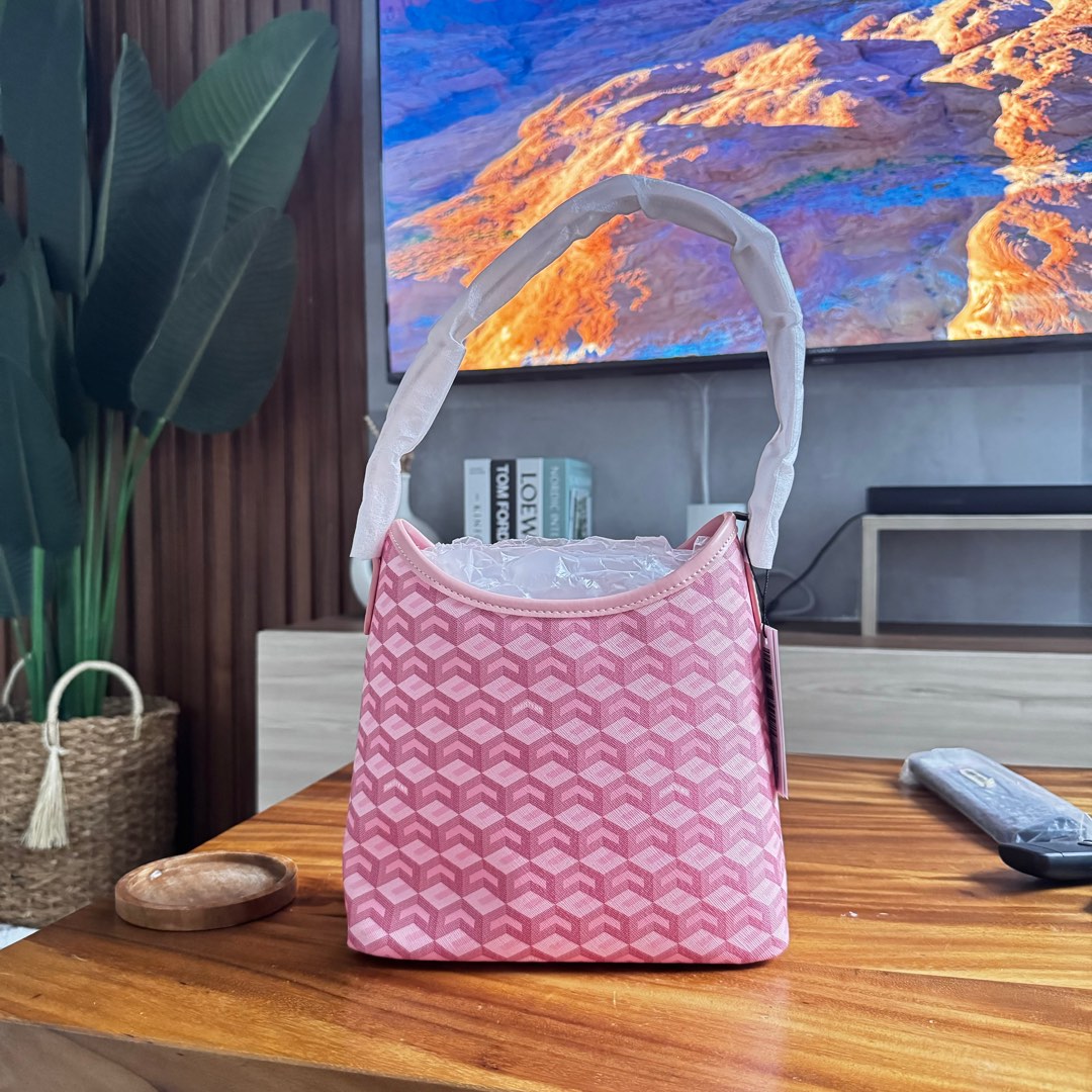 Christy Ng Mini Alesso Hobo bag, Women's Fashion, Bags & Wallets ...