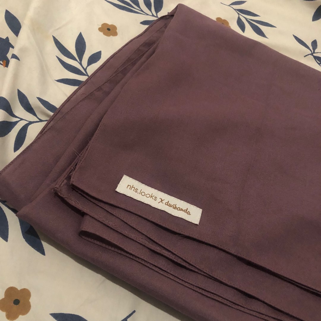 Nhs.looks x dwihanda voal basic square, Fesyen Wanita, Muslim Fashion ...