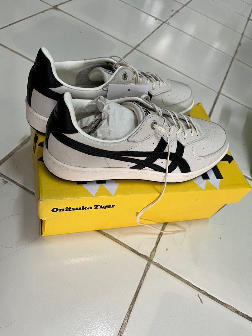 ONITSUKA TIGER GSM SD BLACK WHITE (MAP RESMI), Fesyen Pria, Sepatu , Sneakers di Carousell