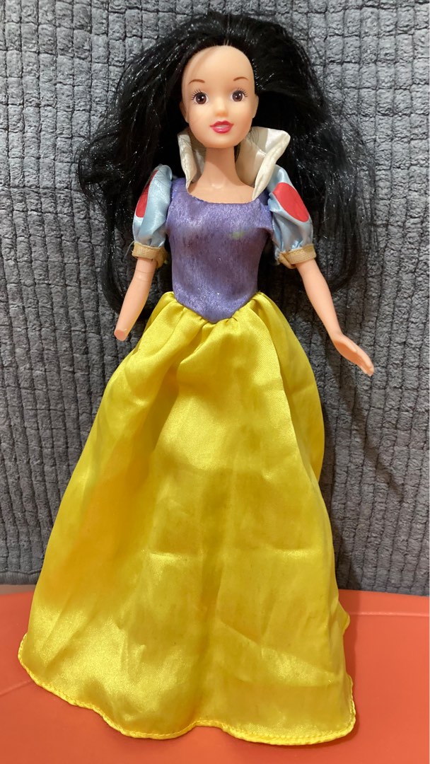 Simba snow white disney doll ( missing her one hand), Hobbies & Toys ...