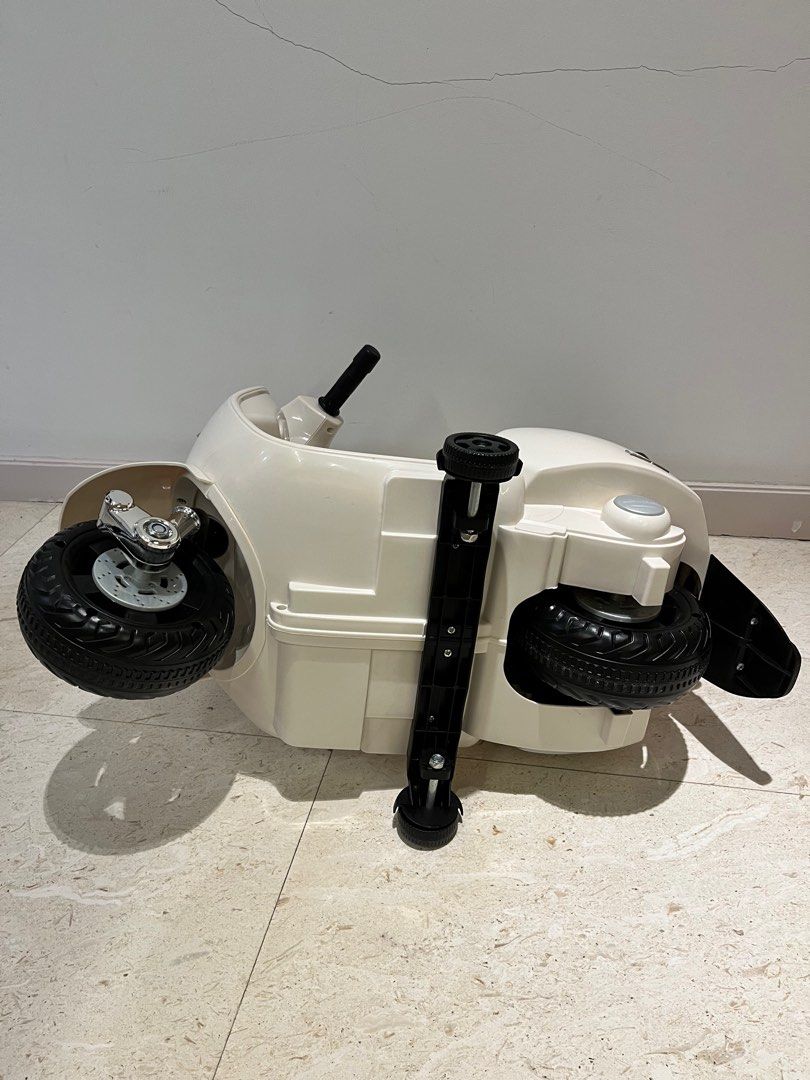 Vespa motor - chargeable, Babies & Kids, Infant Playtime on Carousell