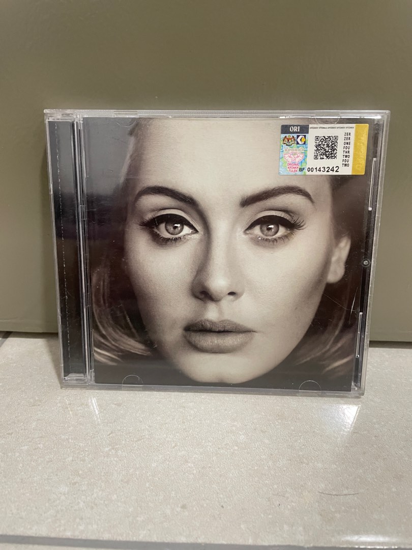 Adele album . Perfect condition like new, Hobbies & Toys, Music & Media, CDs & DVDs on Carousell