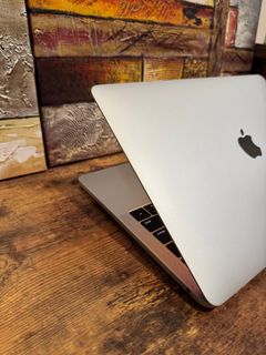 Macbook Pro 13" 2015 256gb genuine Apple SSD, Retina Display Screen ...
