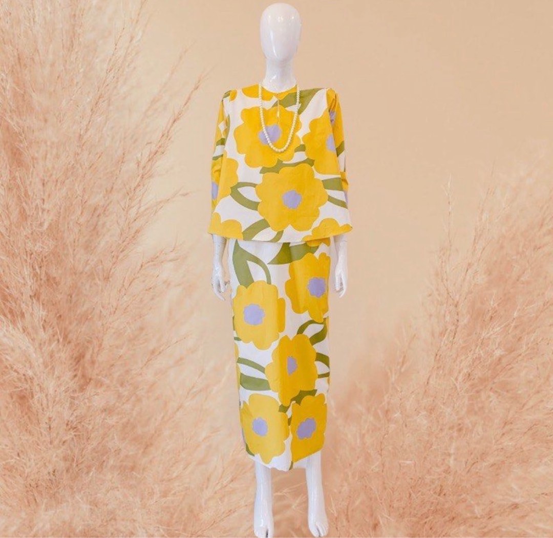 Dewi Diary Daisy Kurung, Women's Fashion, Muslimah Fashion, Baju Kurung ...