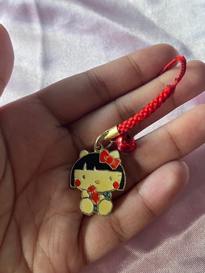 Hello Kitty Mirai Shida collaboration netsuke brings good luck, Hobbies ...