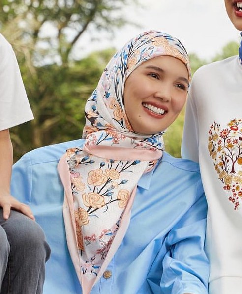 dUCk x Pooh Square in Kanga, Women's Fashion, Muslimah Fashion, Hijabs ...