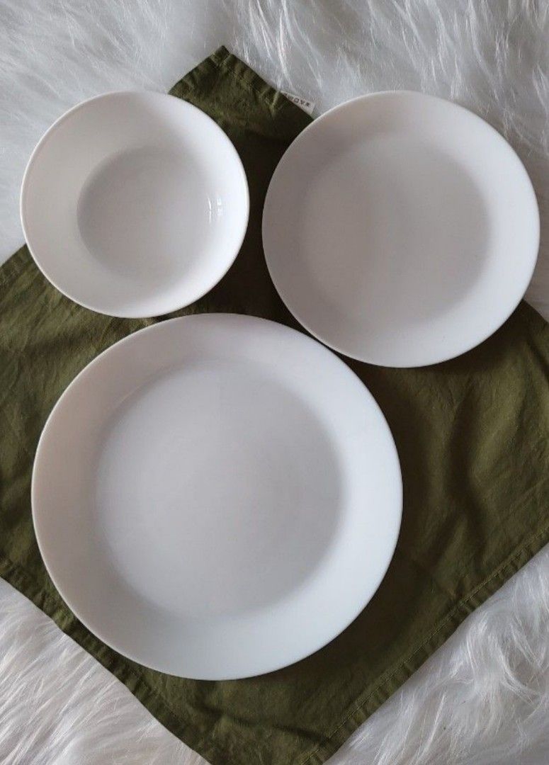 white plates   ikea
