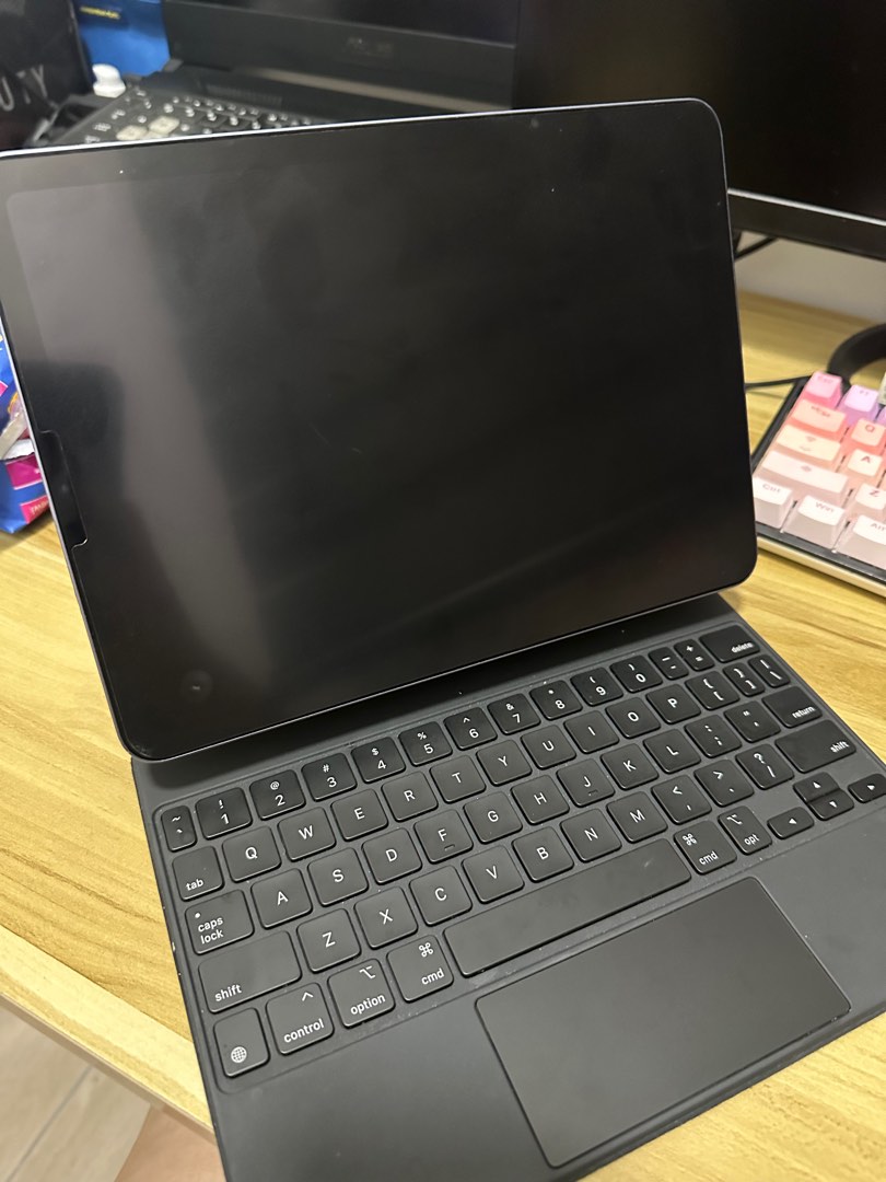 Ipad 11 inch magic keyboard, Mobile Phones & Gadgets, Mobile & Gadget ...