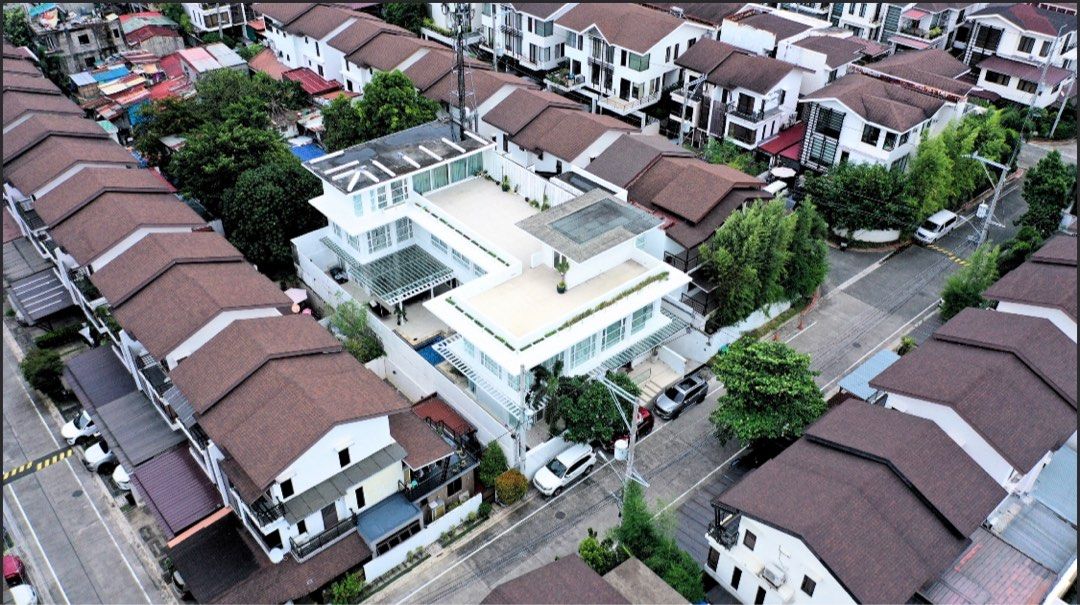 Modern design prestige House and lot in Acacia Estate Taguig with big ...