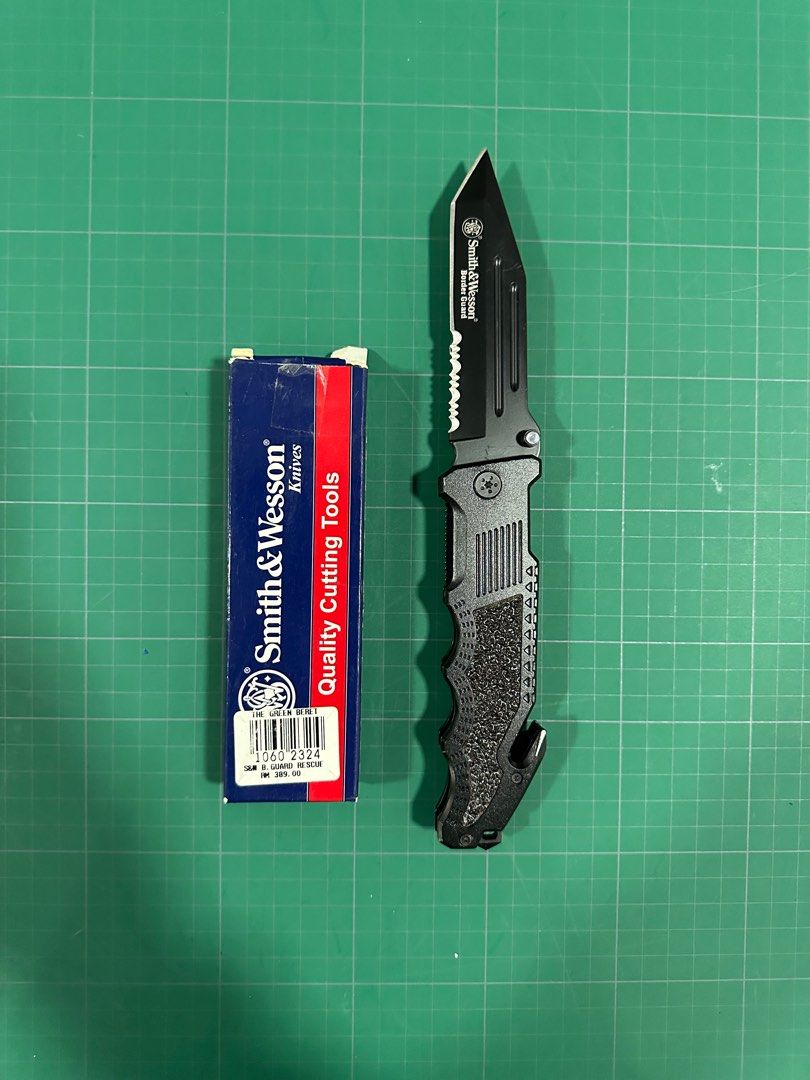 Smith & Wesson border guard Knife, Sports Equipment, Hiking & Camping ...