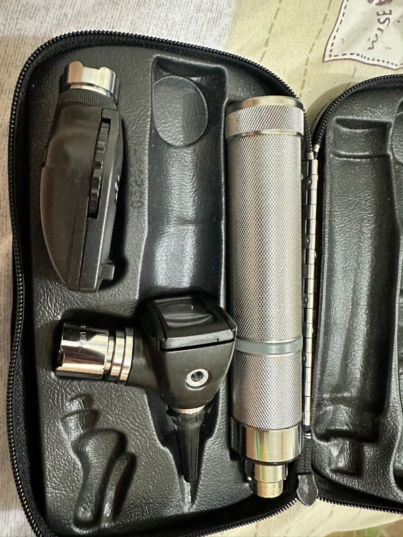 Welch allyn diagnostic set (otoscope and ophthalmoscope), Health & Nutrition, Medical Supplies ...