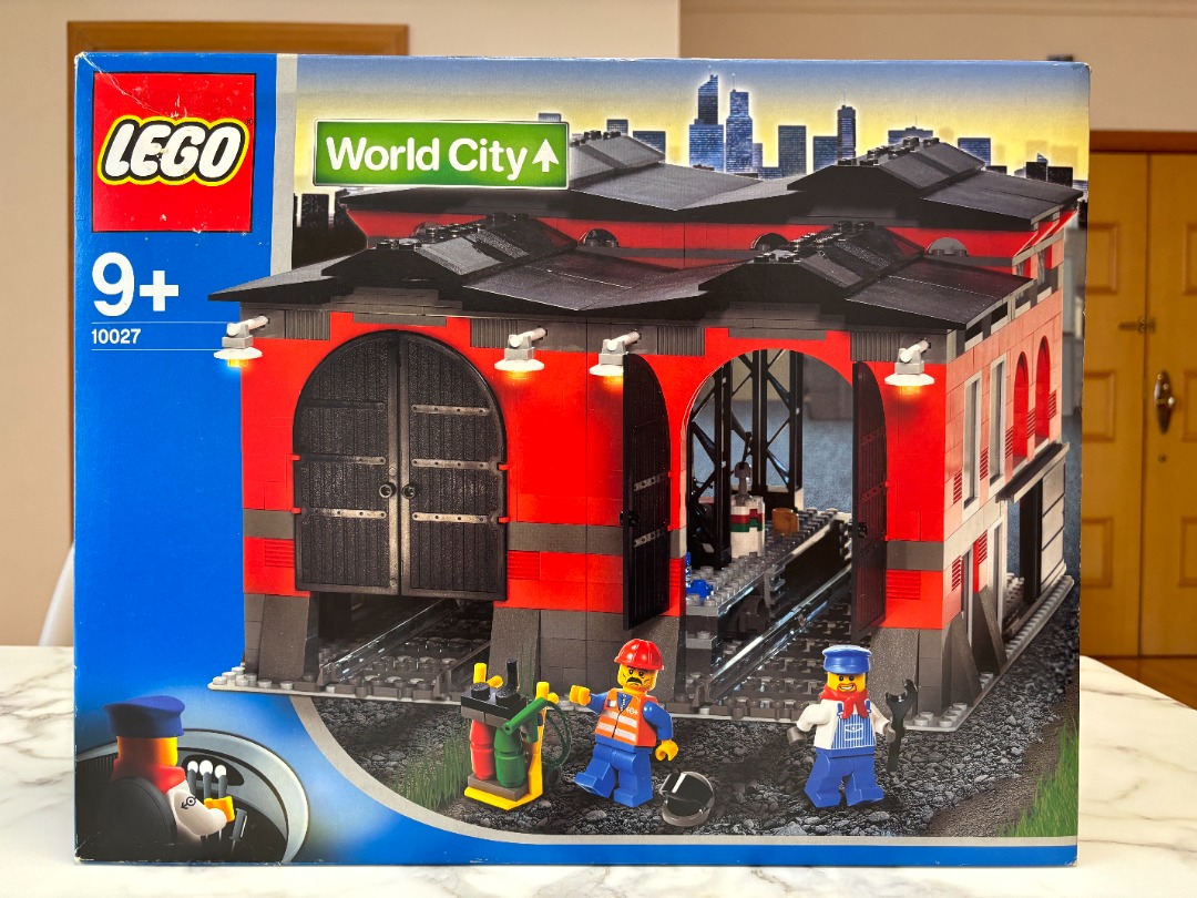 全新 LEGO 10027 World City Train Engine Shed, 興趣及遊戲, 玩具 & 遊戲類 - Carousell