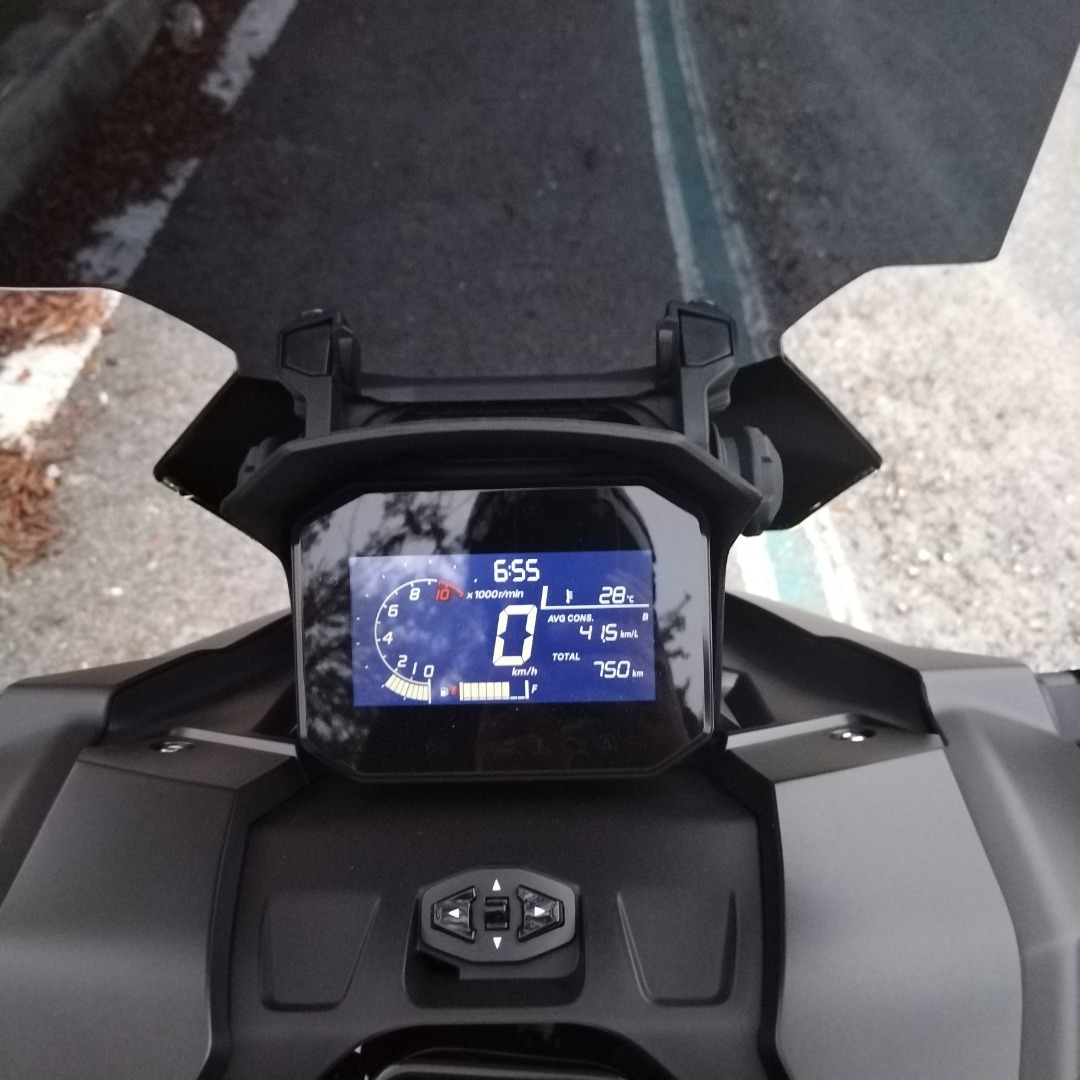 ADV 160 2023 (Force Silver) to swap with NVX V2 ABS 2022 (Blue ...