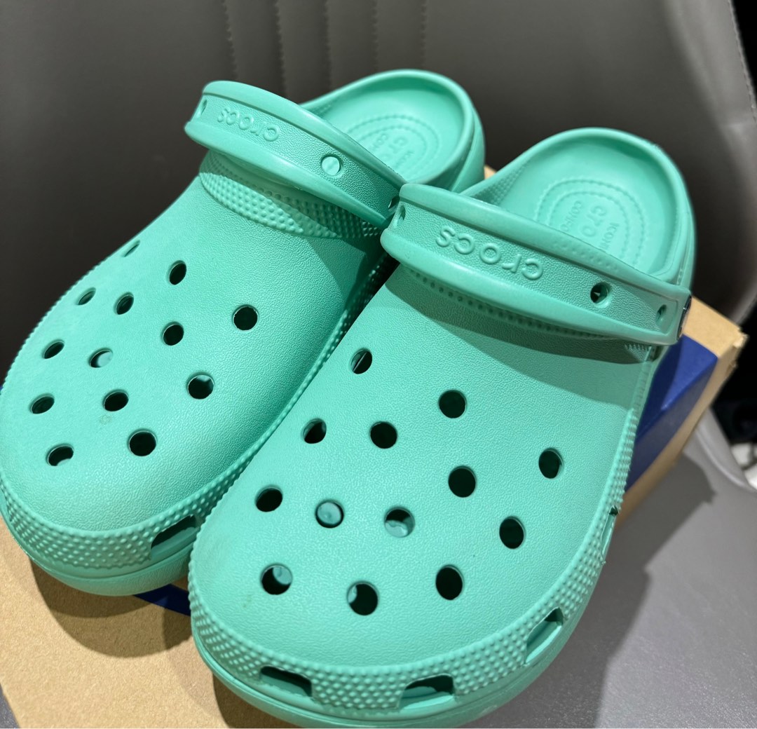 crocs雲朵厚底鞋 絕版馬卡龍綠 24號, 她的時尚, 鞋類, 厚底鞋在旋轉拍賣