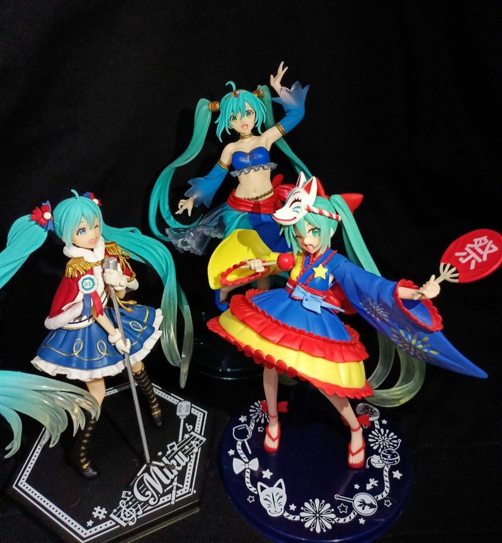 Hatsune Miku Authentic figure set, Hobbies & Toys, Toys & Games on ...