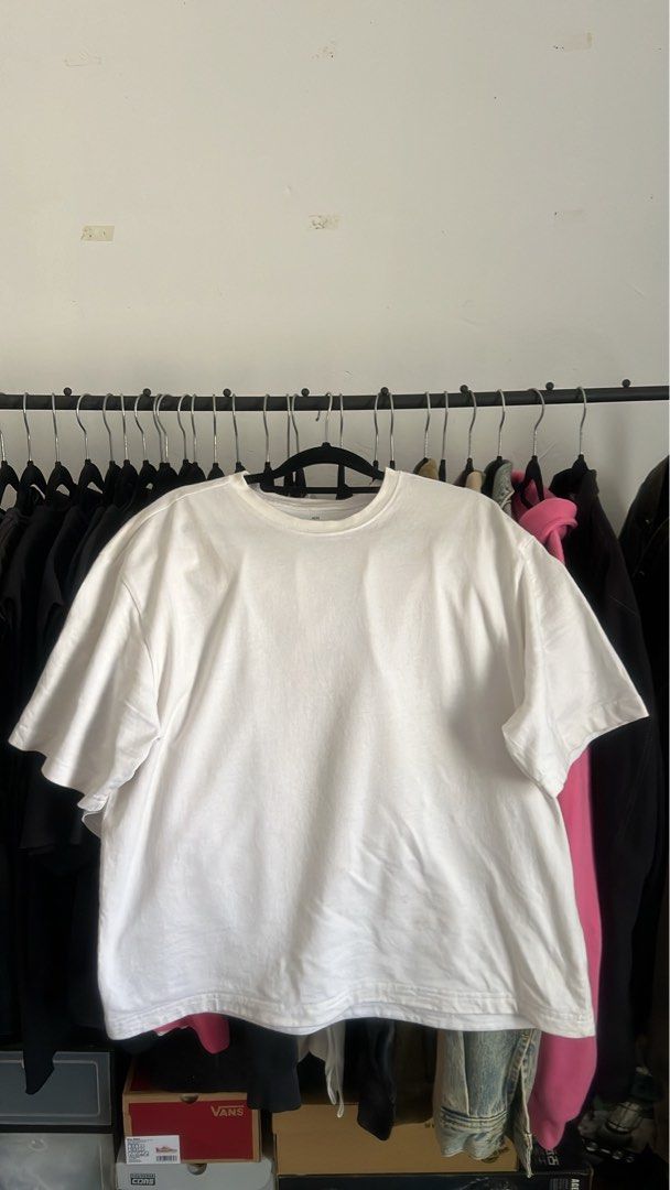 H&M relax fit ( cutting boxy ), Men's Fashion, Tops & Sets, Tshirts ...