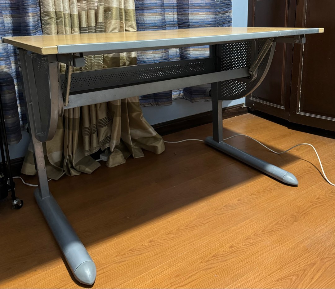 National Bookstore Drafting Table (Manual Lift) Negotiable, Hobbies ...