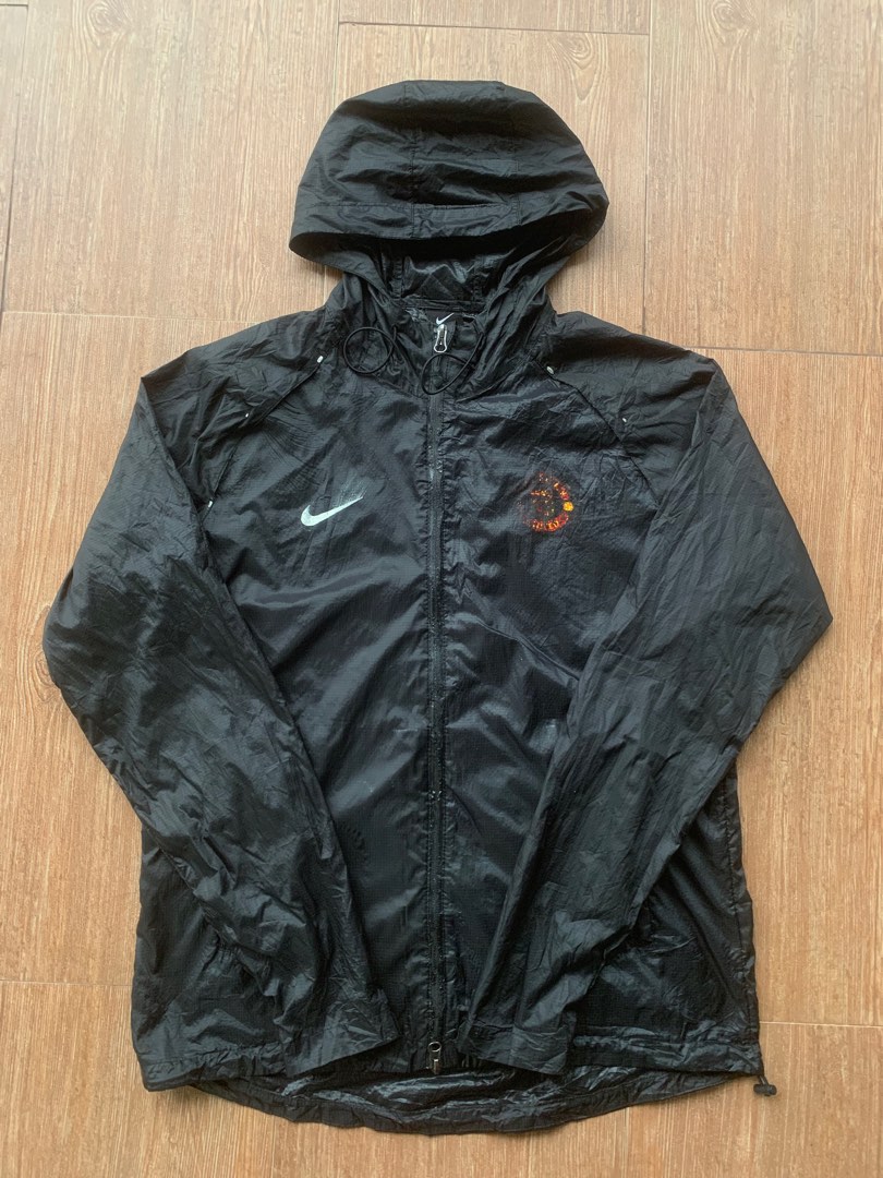 Nike MU running, Men's Fashion, Coats, Jackets and Outerwear on Carousell