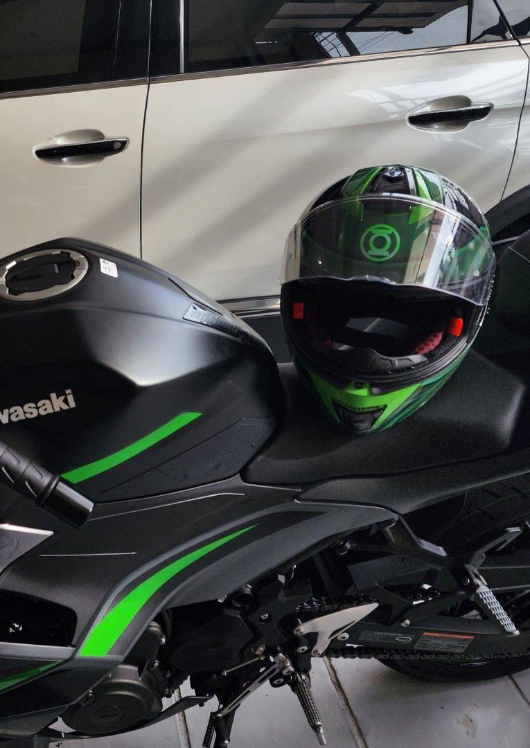 Gille Green Lantern Helmet, Motorbikes, Motorbike Parts & Accessories ...