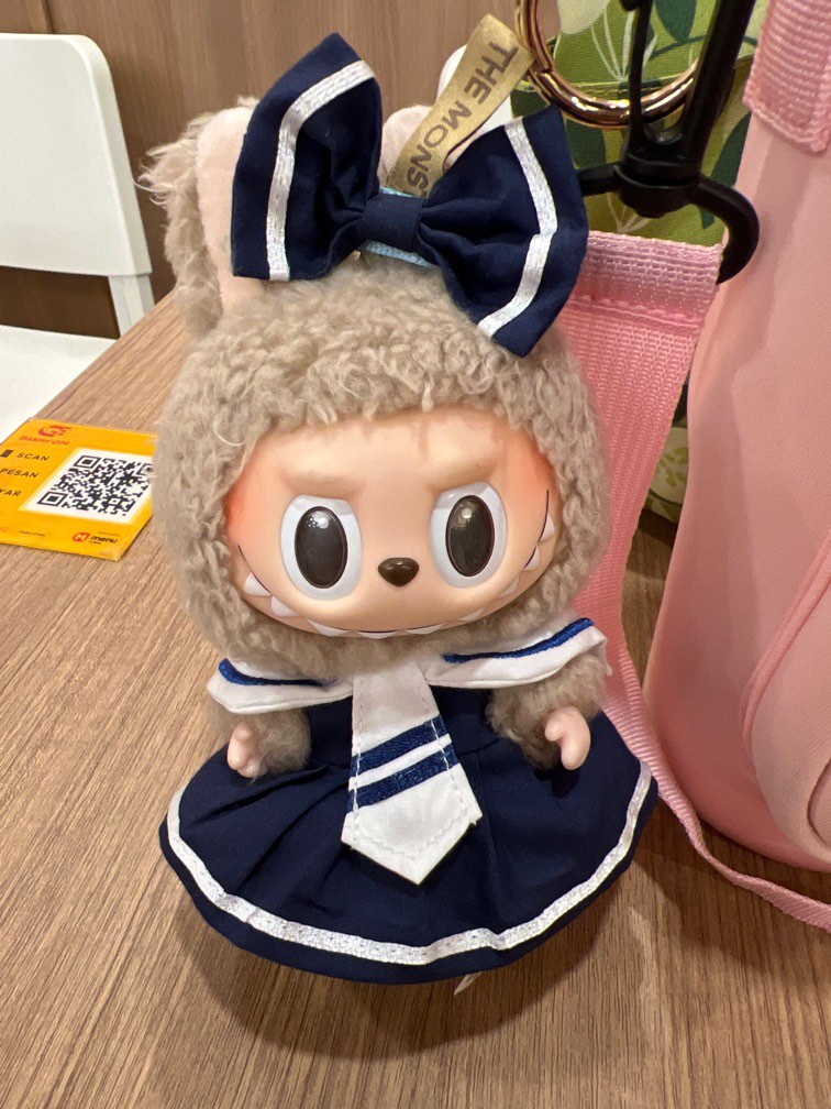 Labubu Bag Charm - Toffee (Original with Box), Barang Mewah, Aksesoris ...