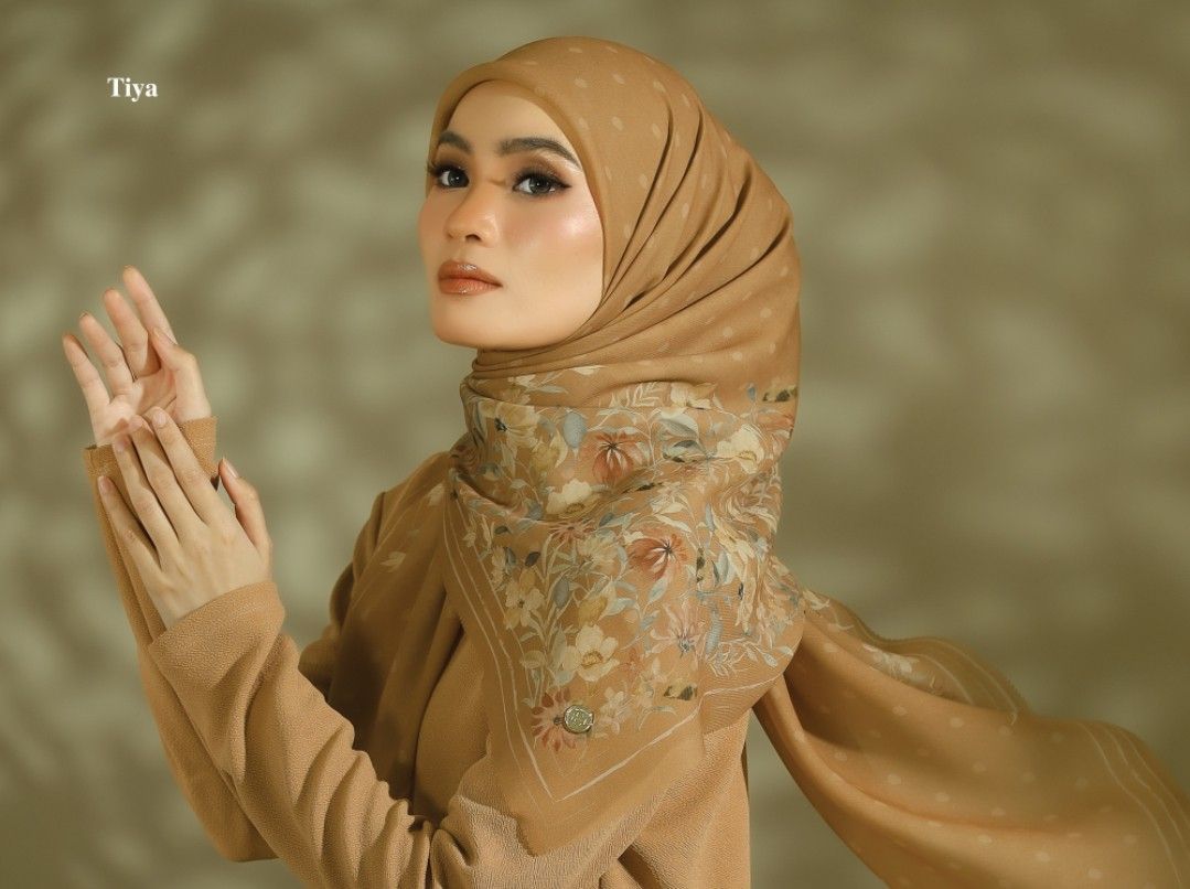 Liliya Hijab Co in Tiya, Women's Fashion, Muslimah Fashion, Hijabs on Carousell