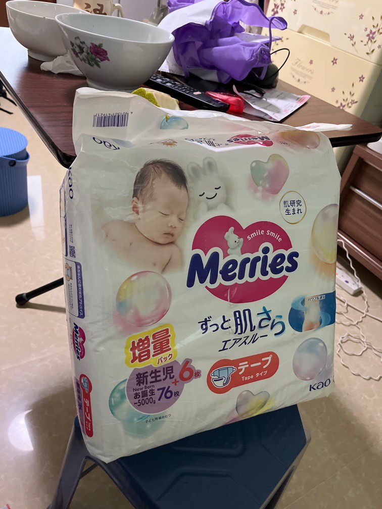 Merries new born新生兒尿片（82片）, 兒童＆孕婦用品, 洗澡及換尿片, 洗澡及換尿片 - 尿片及濕紙巾 - Carousell