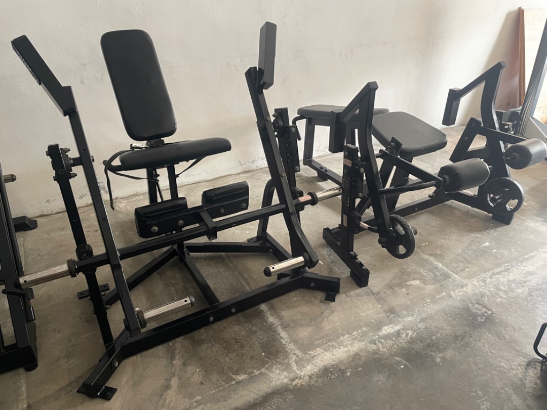 Original old school gym hammer strength USA bilateral leg extension and ...
