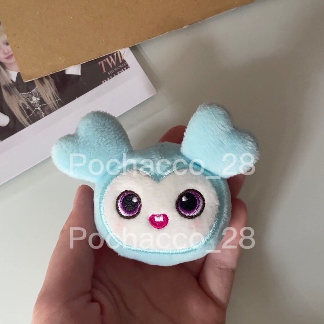 Twice 5th Anniversary Nayeon Lovely Navely Pin, Hobbies & Toys ...