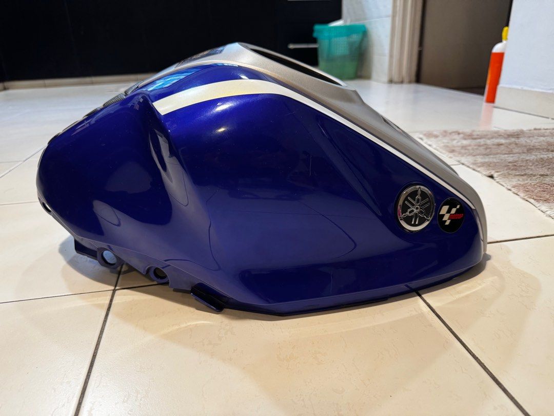 (Used) Yamaha R25 V1 Tank Original, Motorbikes on Carousell