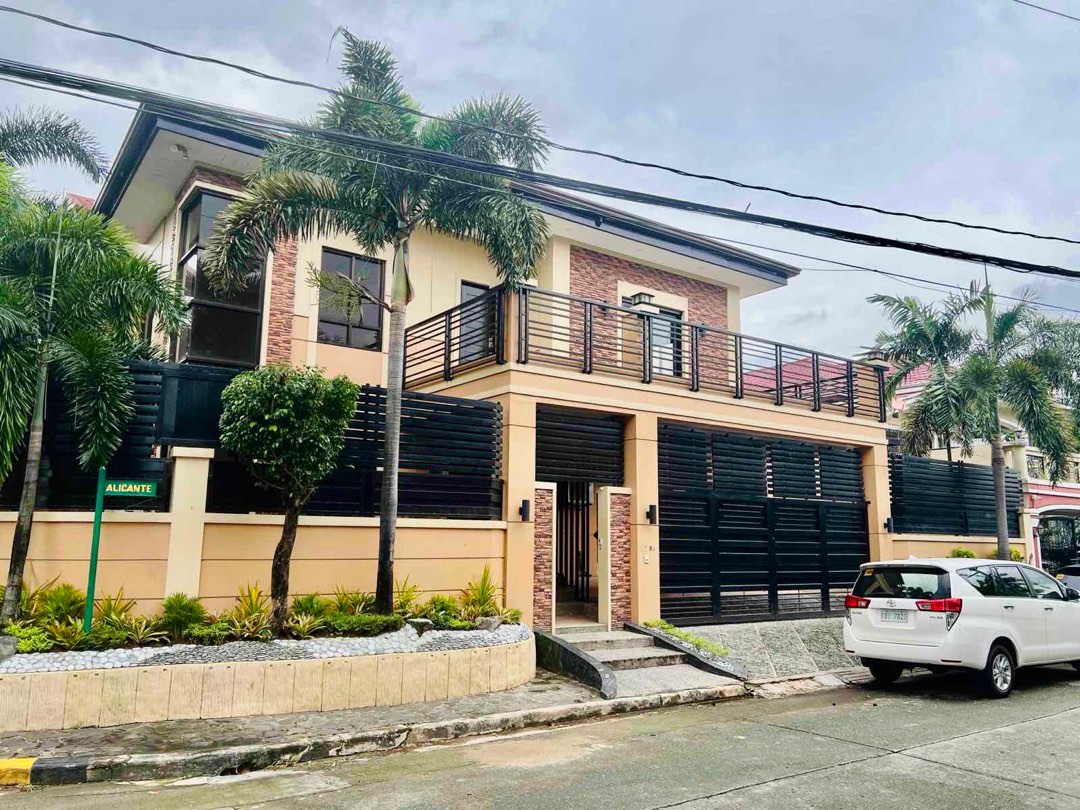 Beautiful Two-Story Corner Home in Vista Verde Executive Village ...