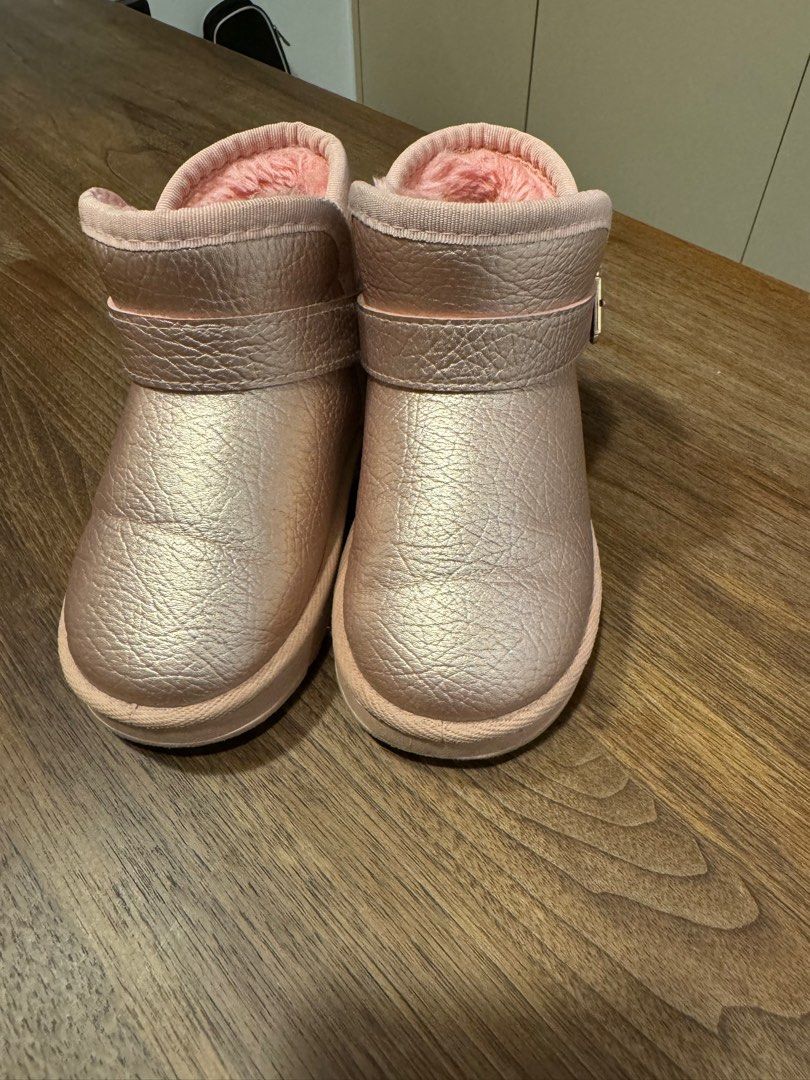 Ugg t jorgen store
