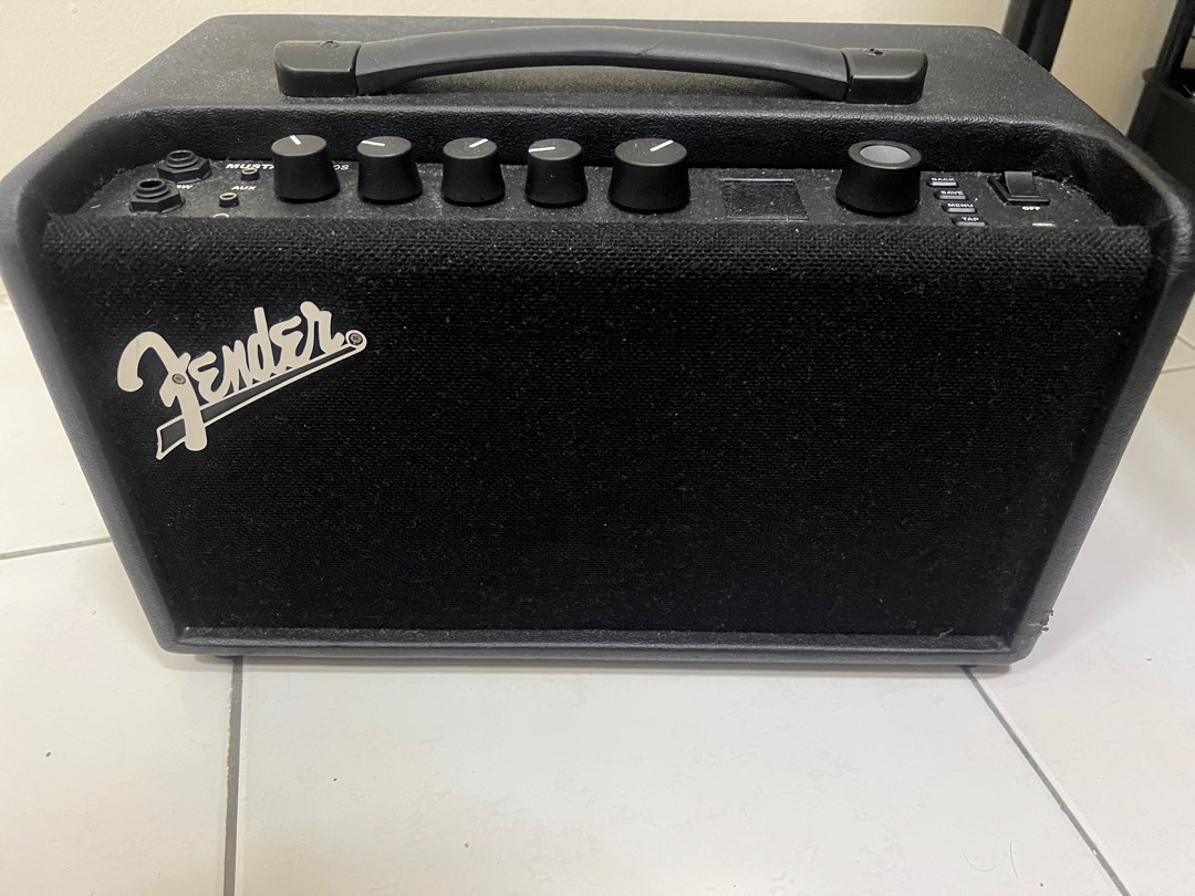 Fender LT40S, Hobbies & Toys, Music & Media, Musical Instruments on ...
