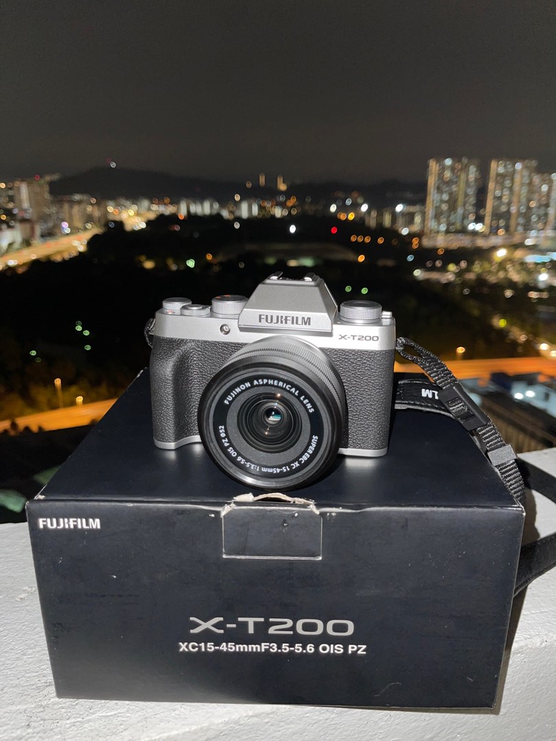 Fujifilm X-T200 with 15-45mm lens (silver)(box), Photography, Cameras ...