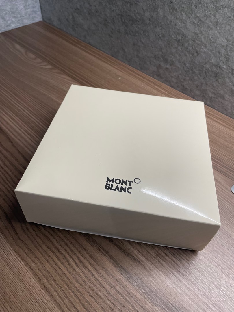 Genuine Mont Blanc Packaging (Without Belt), 男裝, 手錶及配件, 腰帶 - Carousell