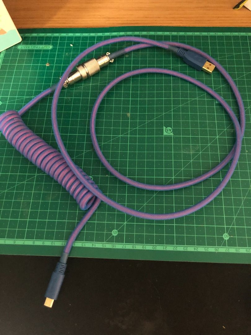 Gmmk Pro 75% keyboard with box jade switches and custom keycaps and a ...