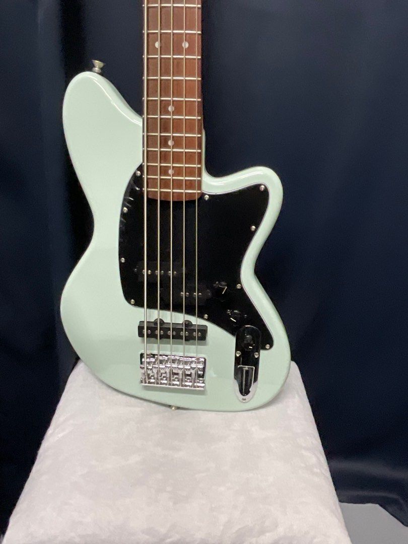 Ibanez short scale 5 strings bass, Hobbies & Toys, Music & Media ...