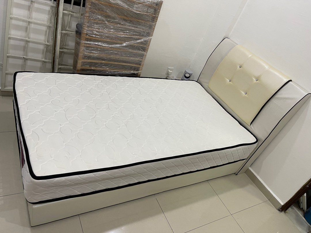 Katil Super Single Siap Tilam Tebal, Furniture & Home Living, Furniture ...