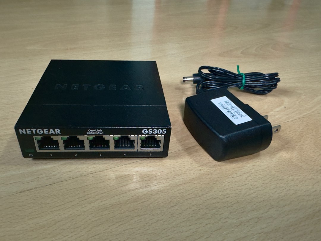 Netgear GS305 5-port Gigabit Ethernet Unmanaged Switch, Computers ...
