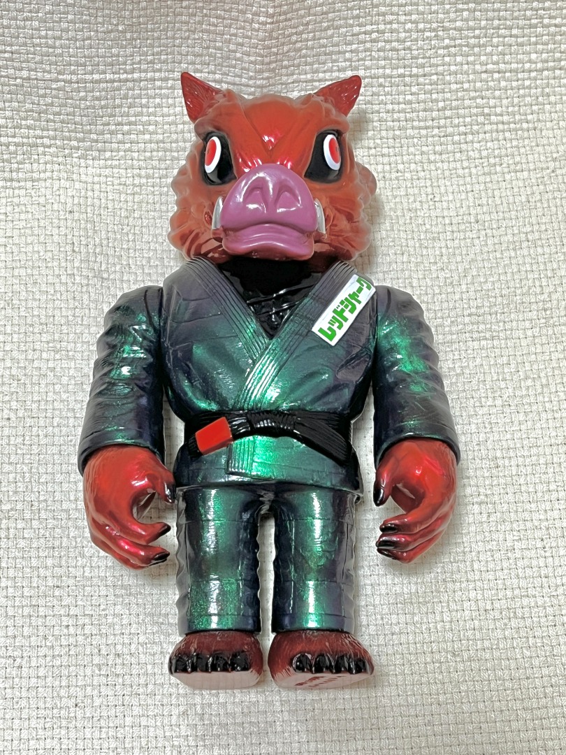【清櫃平放】REDSHARK/墓場の画廊 jiujitsu Demon Boar 墓場畫廊 sofubi 柔術野豬 redsharks, 興趣及遊戲, 玩具 & 遊戲類 - Carousell