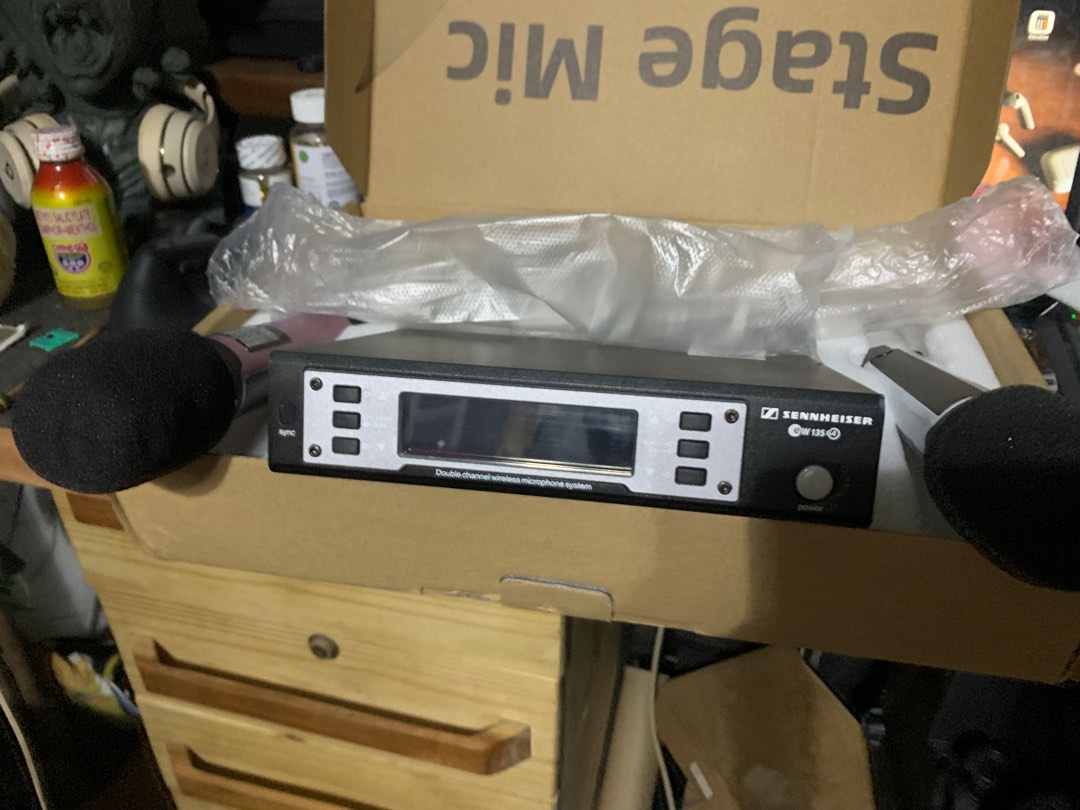 Sennheiser professional stage wireless mic, Audio, Microphones on Carousell